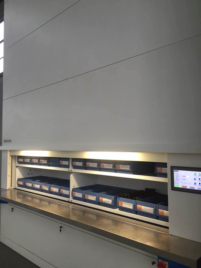 Difference between vertical carousels and vertical lift modules